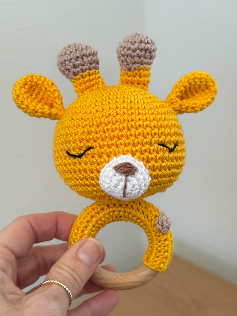 Crochet giraffe rattle – Craftykin.nz